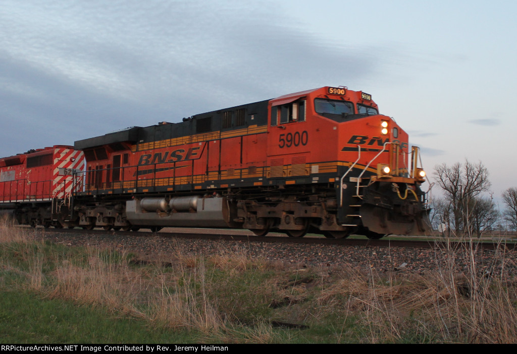 BNSF 5900 (2)